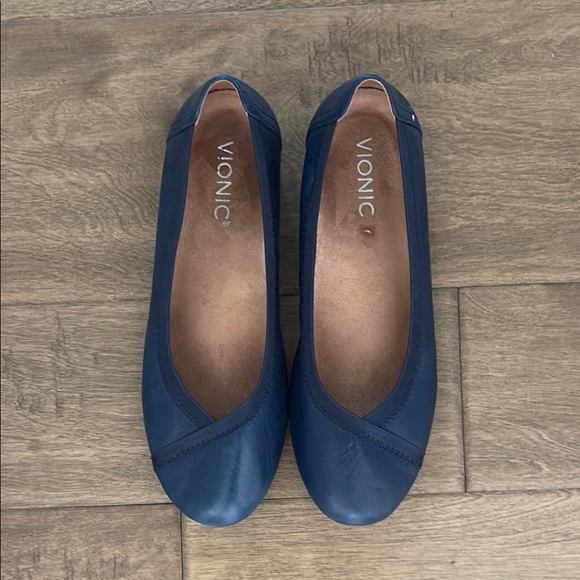 Vionic | Shoes | Euc Vionic Caroll Ballet Flats Navy Blue Soft Leather ...